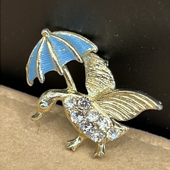 Vintage | Jewelry | Vintage Rhinestone Duck Cclasp Brooch | Poshmark